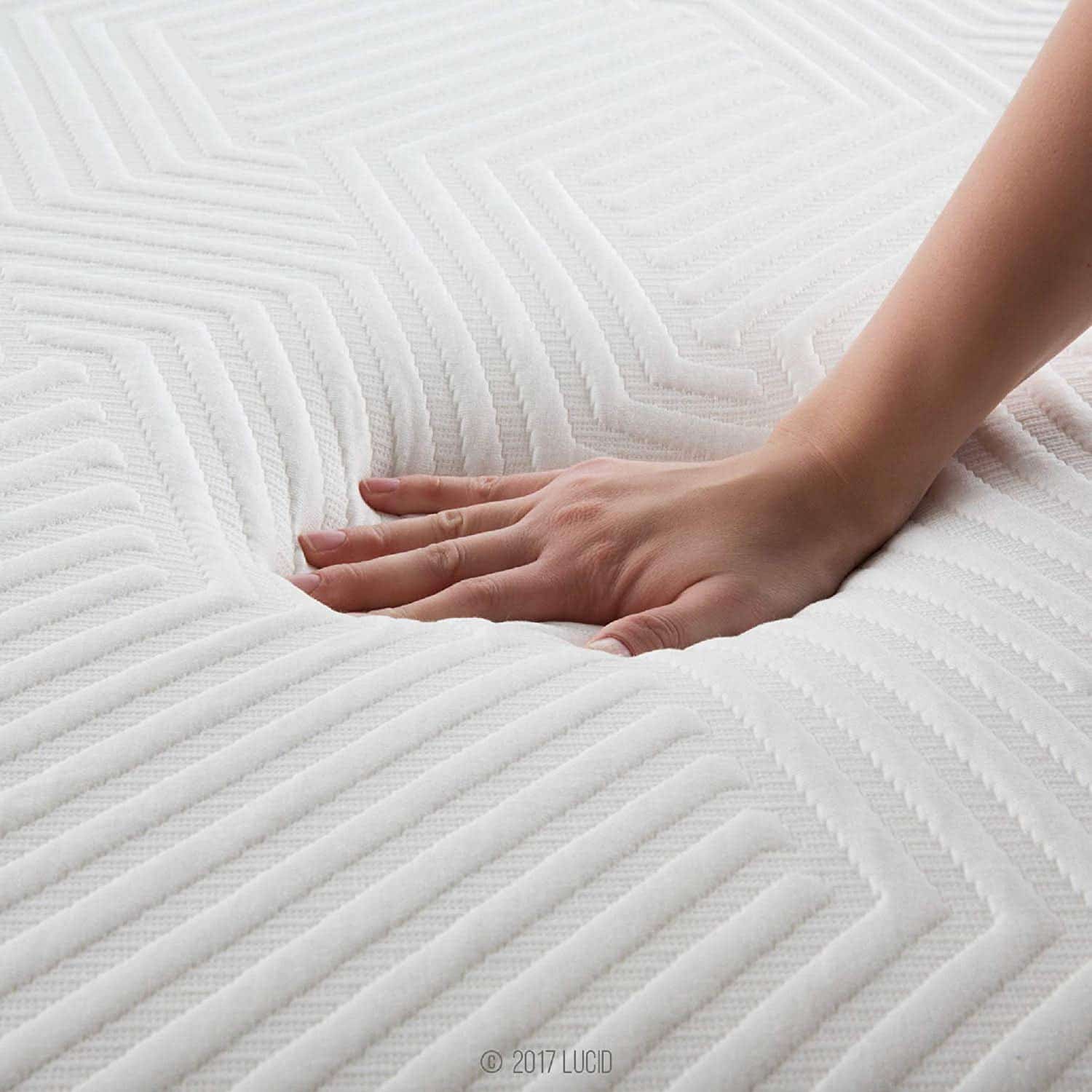 8 Best Cooling Mattresses Reviewed in Detail (Jul. 2020)