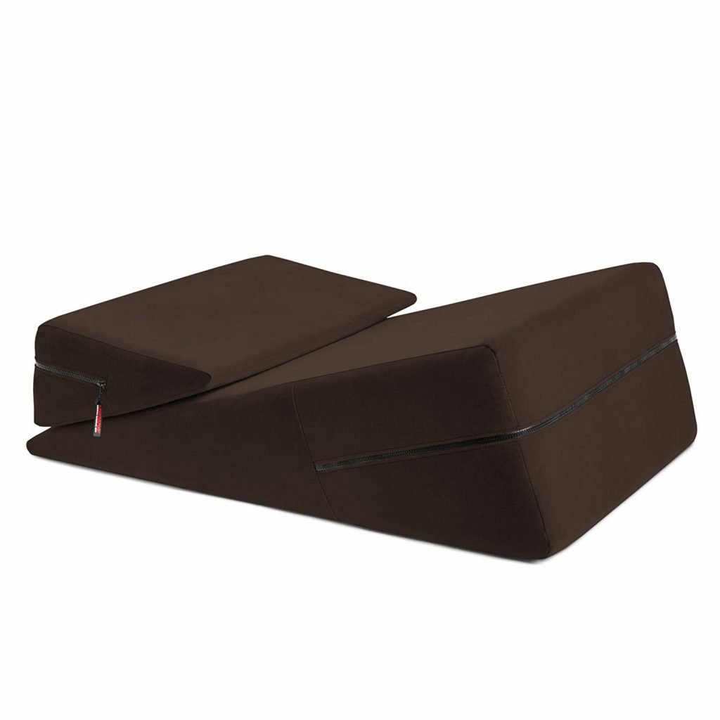 8 Best Wedge Pillows Reviewed in Detail (May 2021)