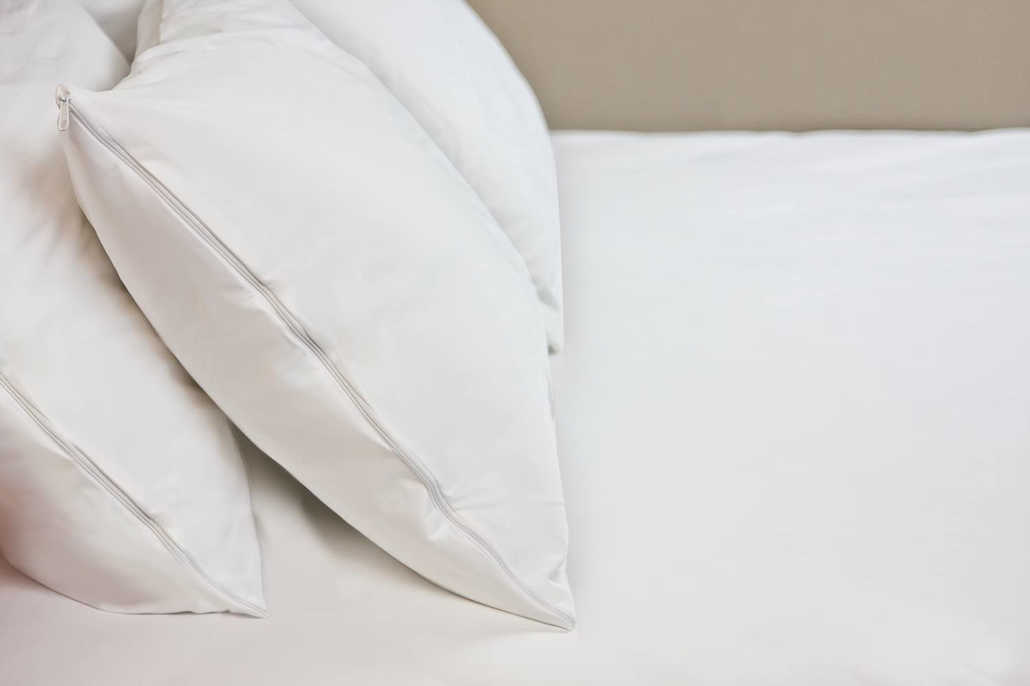 10 Best Pillow Protectors Reviewed in Detail (Feb. 2021)