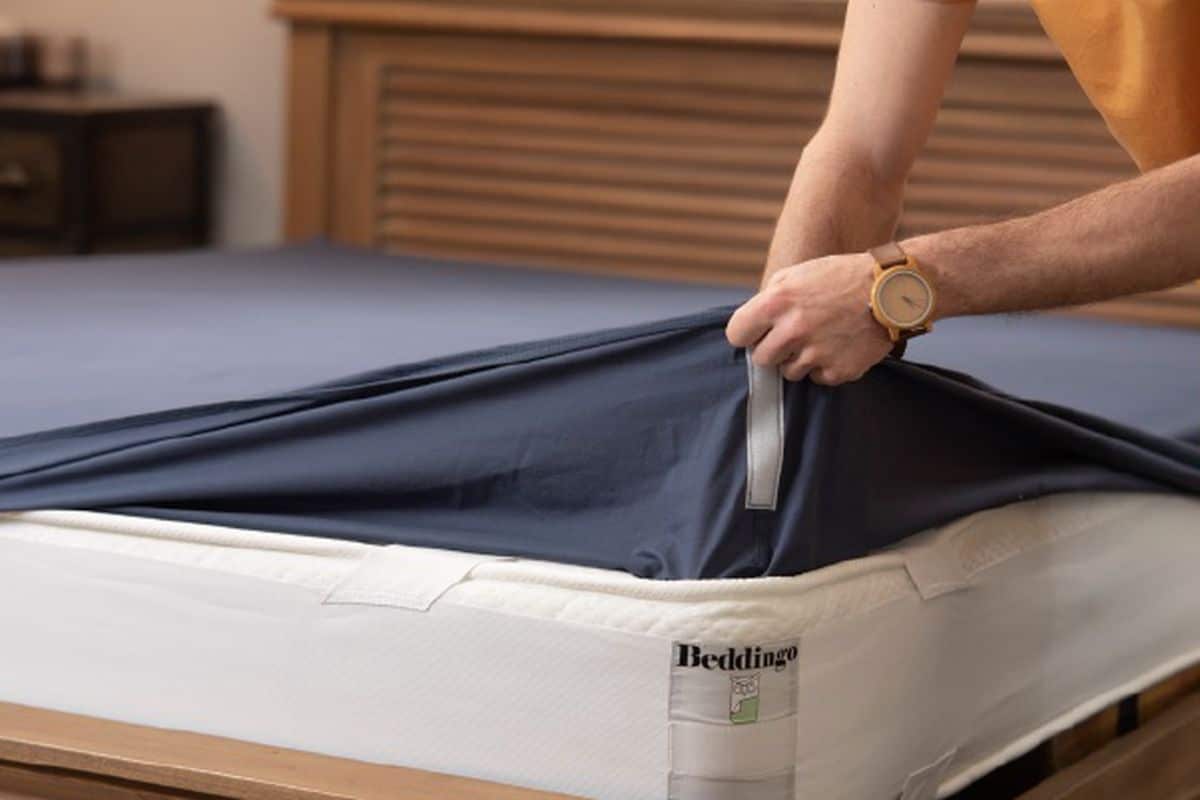 12 Elegant Bed Skirt Alternatives: From Fitted Sheets to Crocheted ...